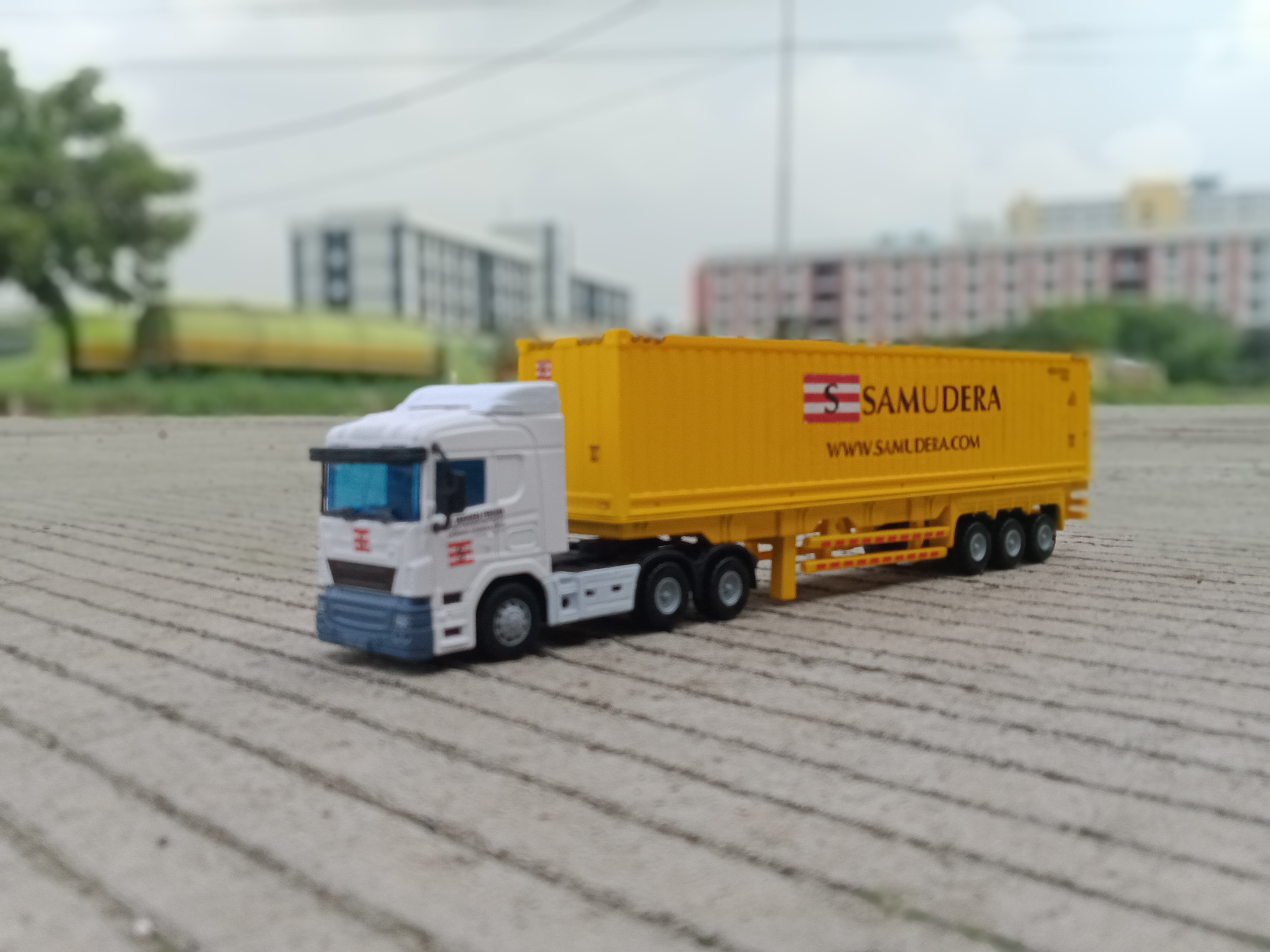Diecast Truck Container Samudera Skala 1/43 – Cassava Toys